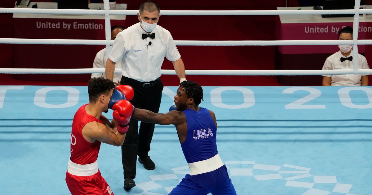 SportsBlog :: SportsBlog News Desk :: MUST-SEE: Olympic boxer tries to ...