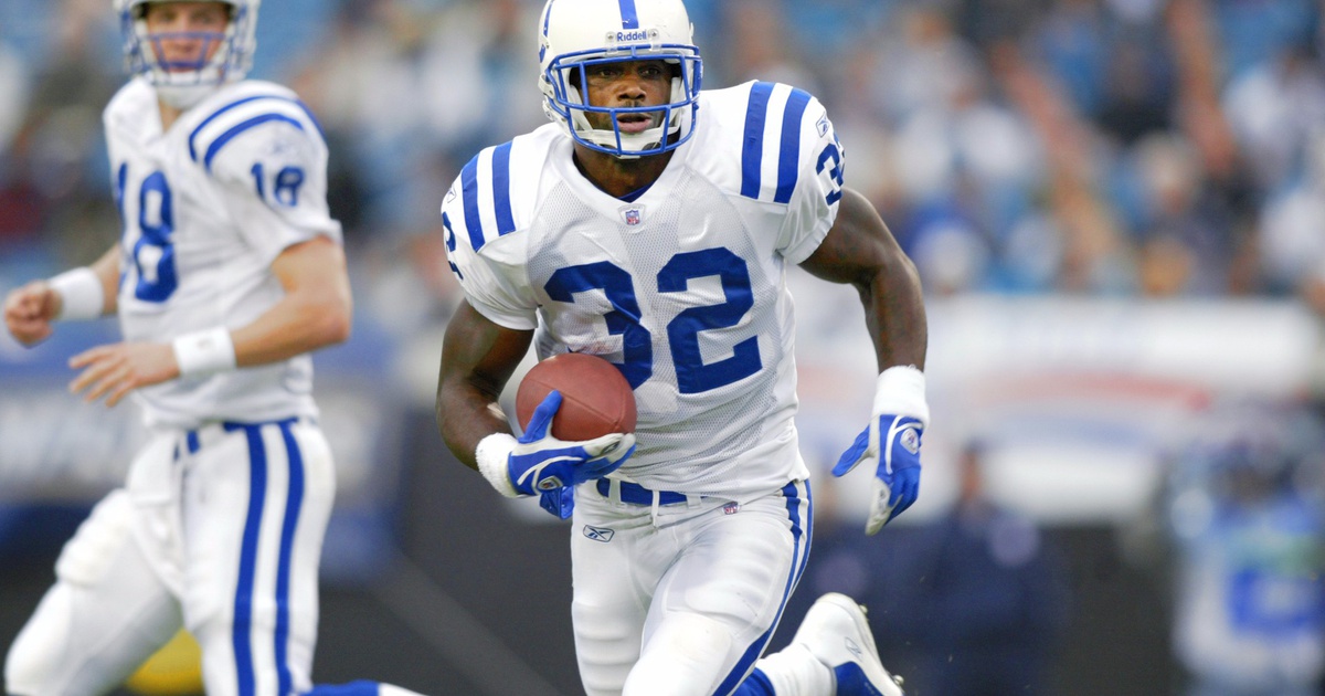 SportsBlog :: The Panther Tracker :: Retired Running Back Using Lap ...