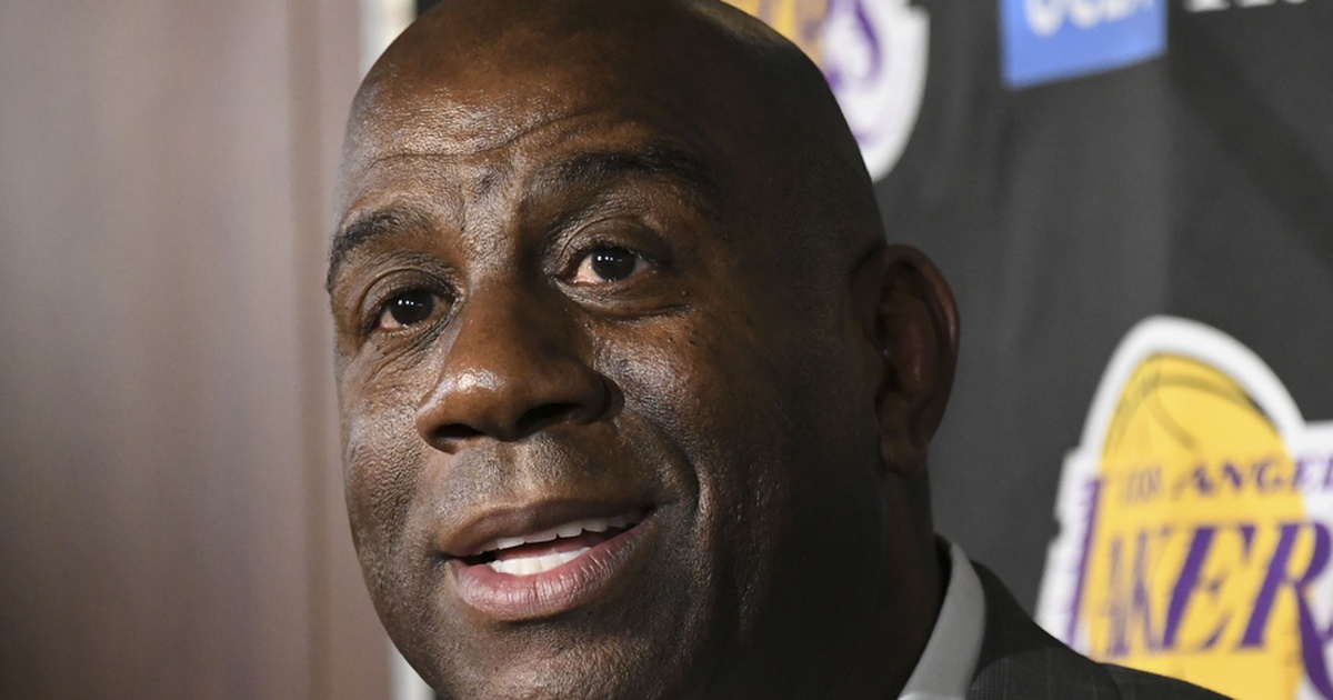 SportsBlog :: Bigscott.sportsblog.com :: Magic Johnson Steps Down.
