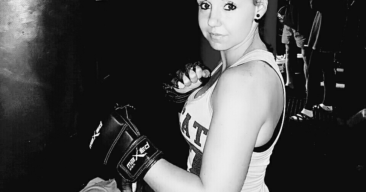 SportsBlog :: Cage Side :: Mariska Joubert Raids the Male Dominated MMA ...